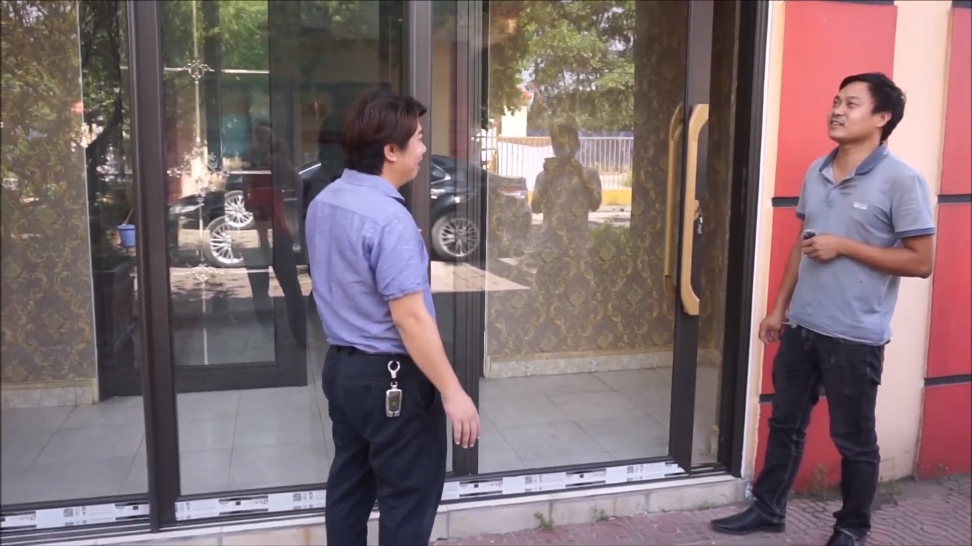 Chia Sẻ Với Khánh Đỏ Về Hệ Cửa Trượt Châu Âu ECENTO